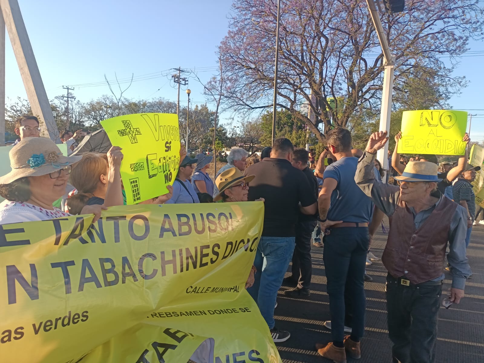 Bloquean periférico norte vecinos inconformes en Tabachines | Cuarto de ...